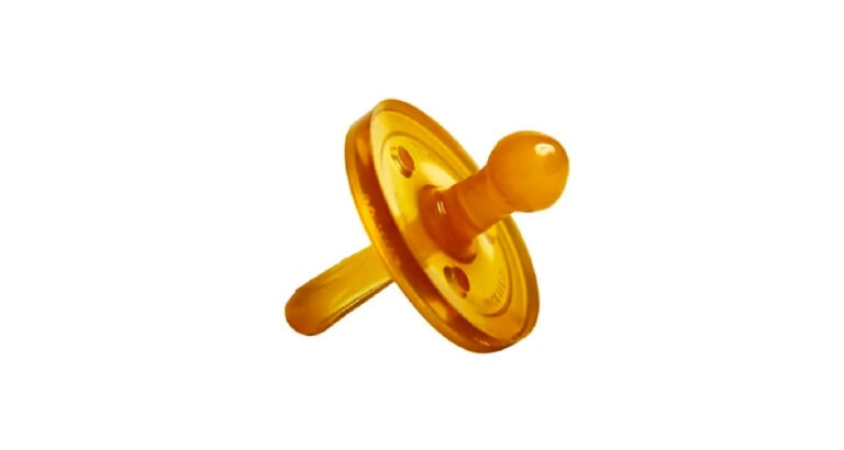 6 Best Organic Pacifiers: Non-Toxic & Natural Rubber [2023]